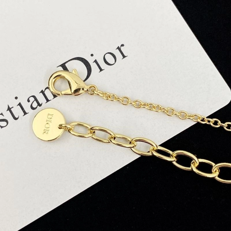 Low-cost Christian Dior Necklaces