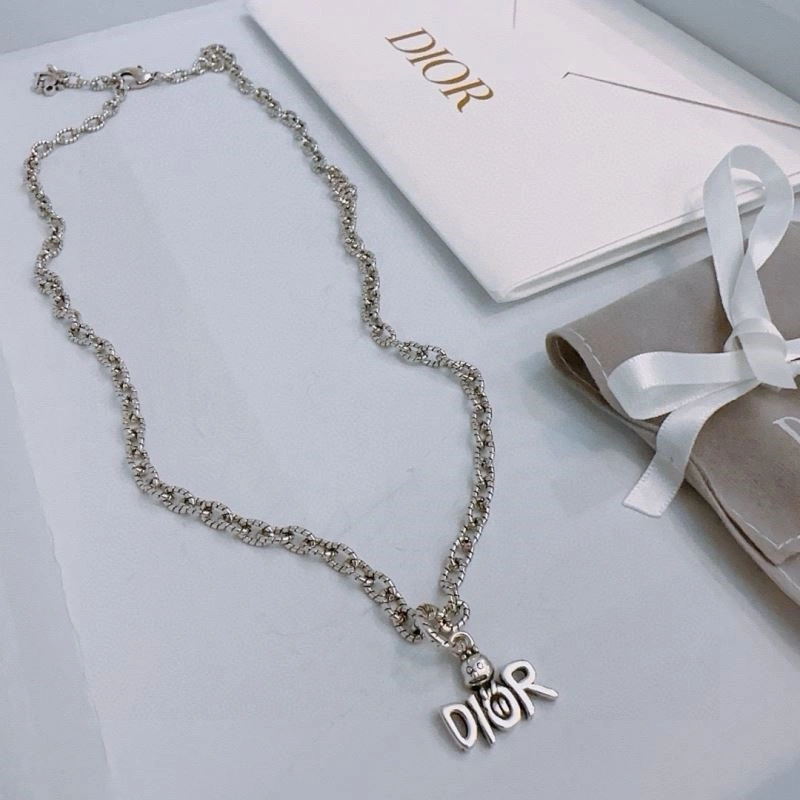Top match Christian Dior Necklaces