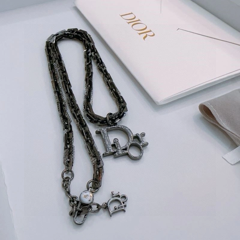 High fidelity Christian Dior Necklaces