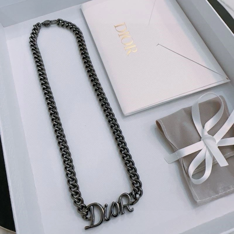 Bargain Christian Dior Necklaces