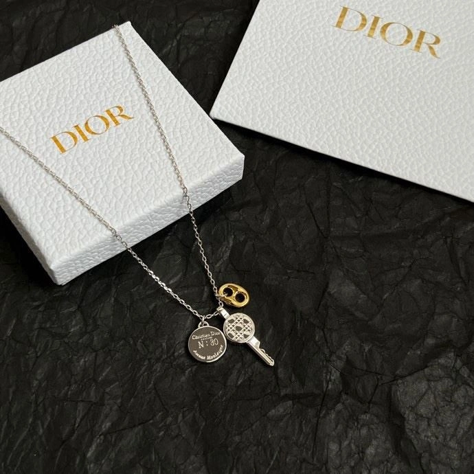 1:1 copy Christian Dior Necklaces