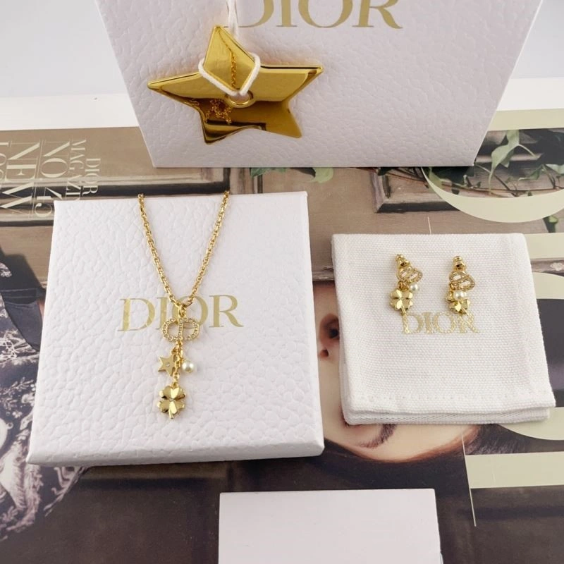 Economical Christian Dior Necklaces