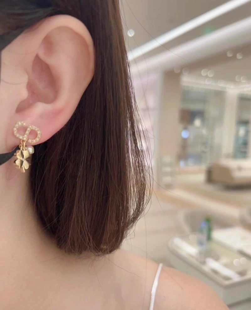 Economical Christian Dior Necklaces