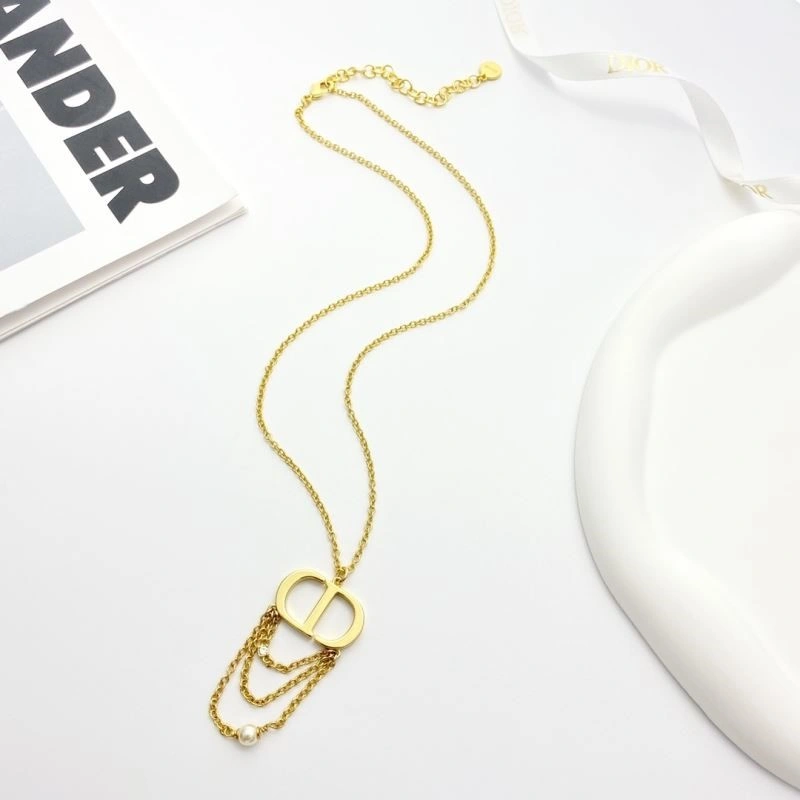 Accurate model Christian Dior Necklaces