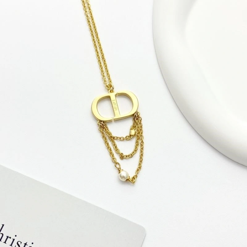 Accurate model Christian Dior Necklaces