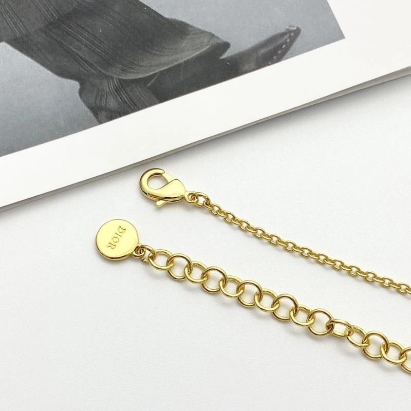 Accurate model Christian Dior Necklaces