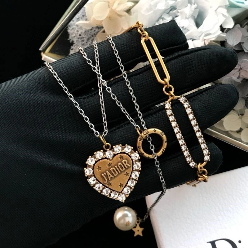 Low-cost Christian Dior Necklaces