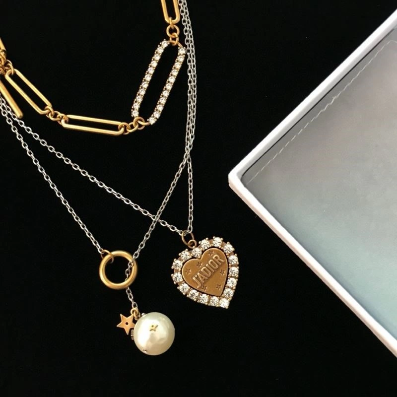 Low-cost Christian Dior Necklaces