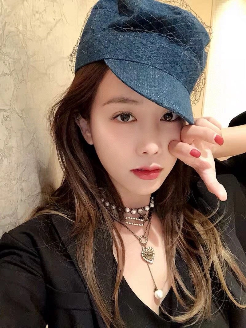 Low-cost Christian Dior Necklaces