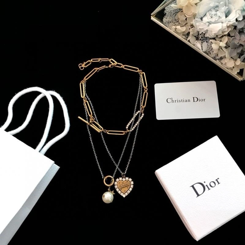 Low-cost Christian Dior Necklaces