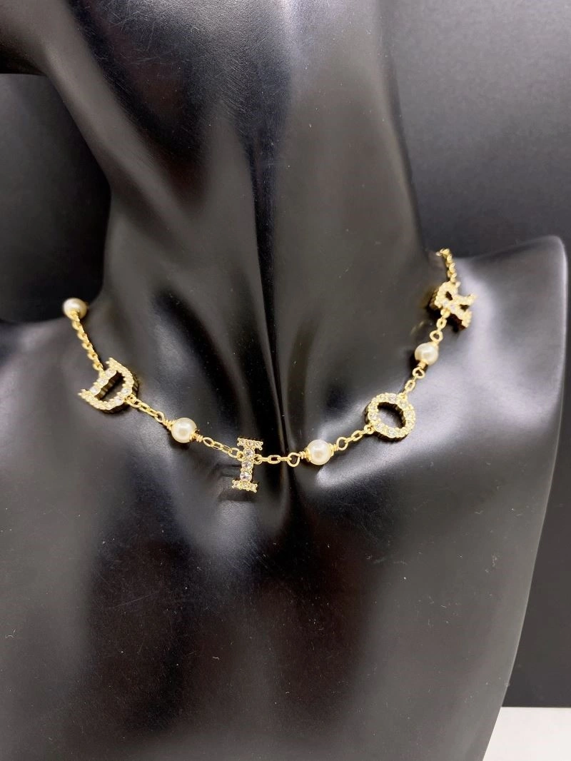 Accurate model Christian Dior Necklaces