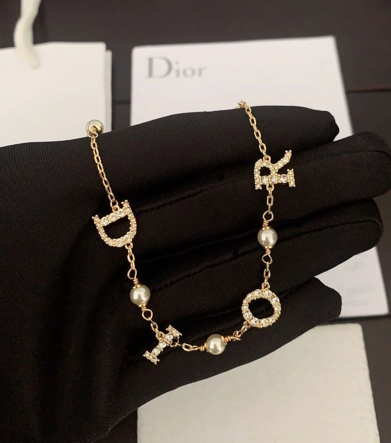 Accurate model Christian Dior Necklaces