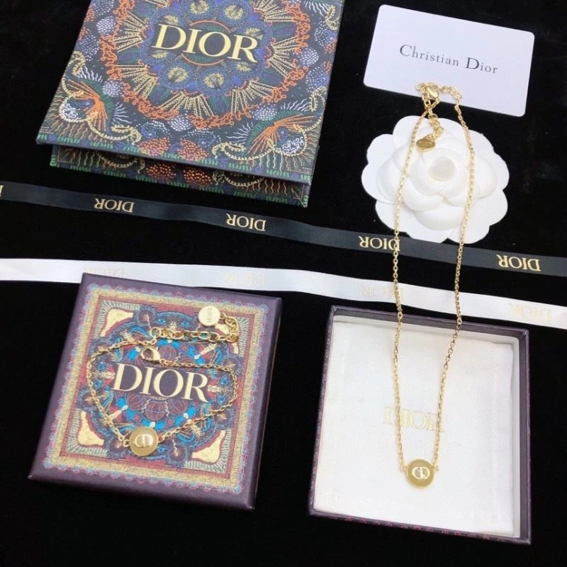High fidelity Christian Dior Necklaces