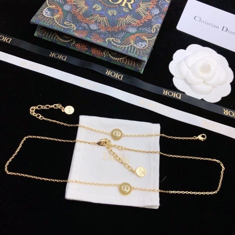 High fidelity Christian Dior Necklaces