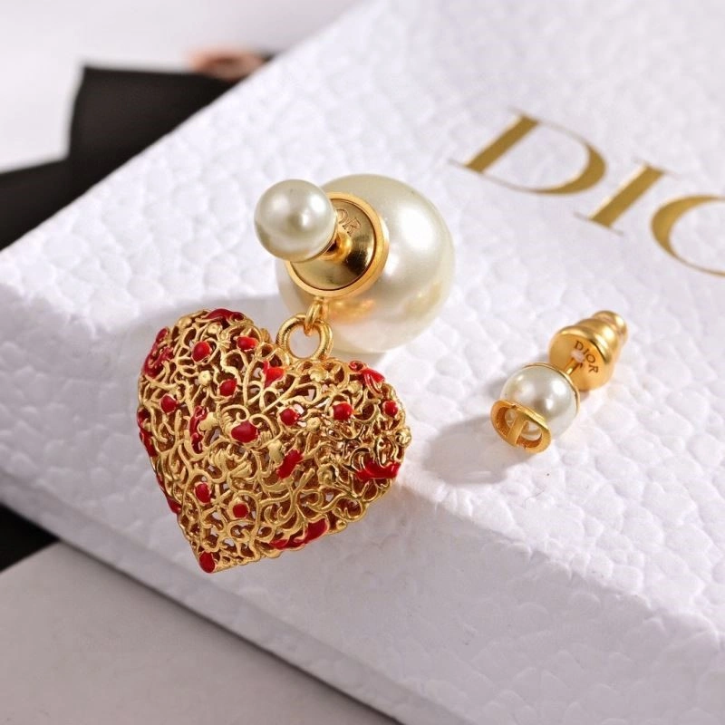 Accurate model Christian Dior Necklaces