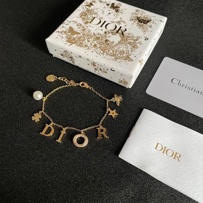 High fidelity Christian Dior Necklaces