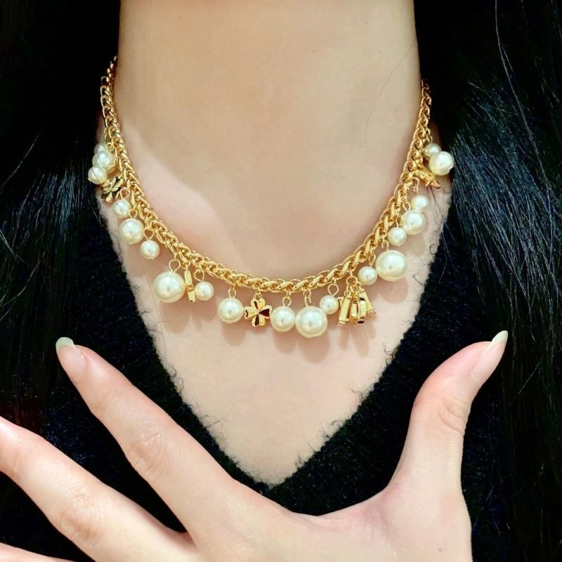 Low-cost Christian Dior Necklaces