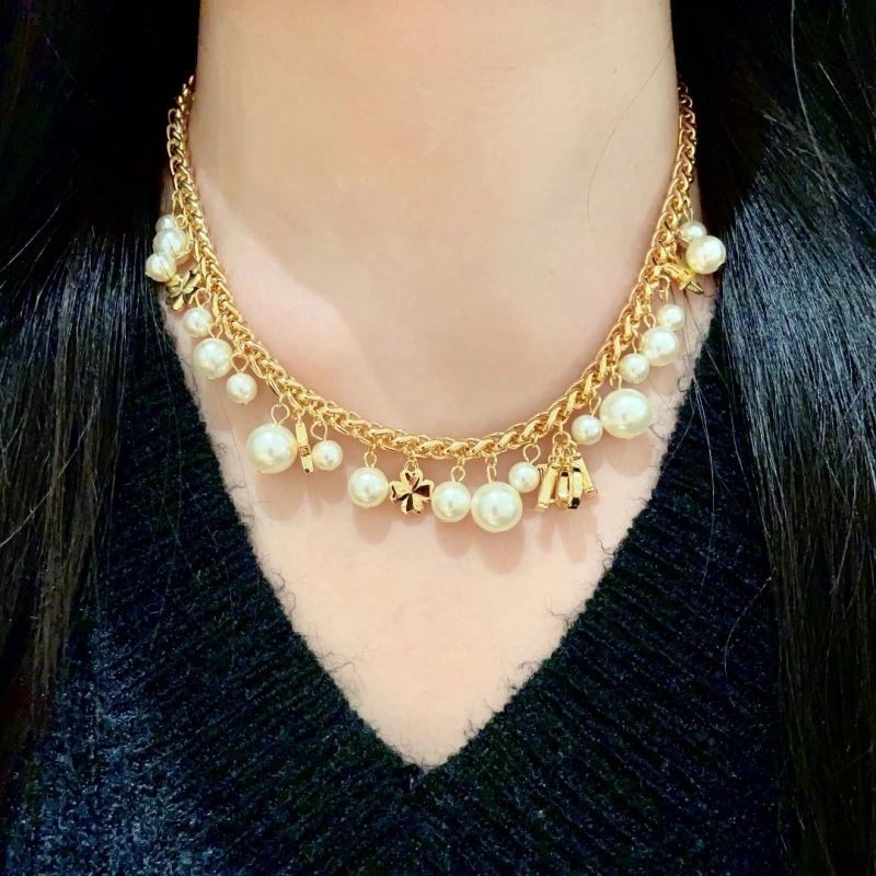 Low-cost Christian Dior Necklaces