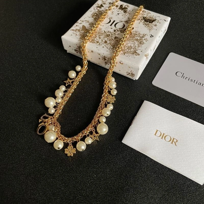 Low-cost Christian Dior Necklaces