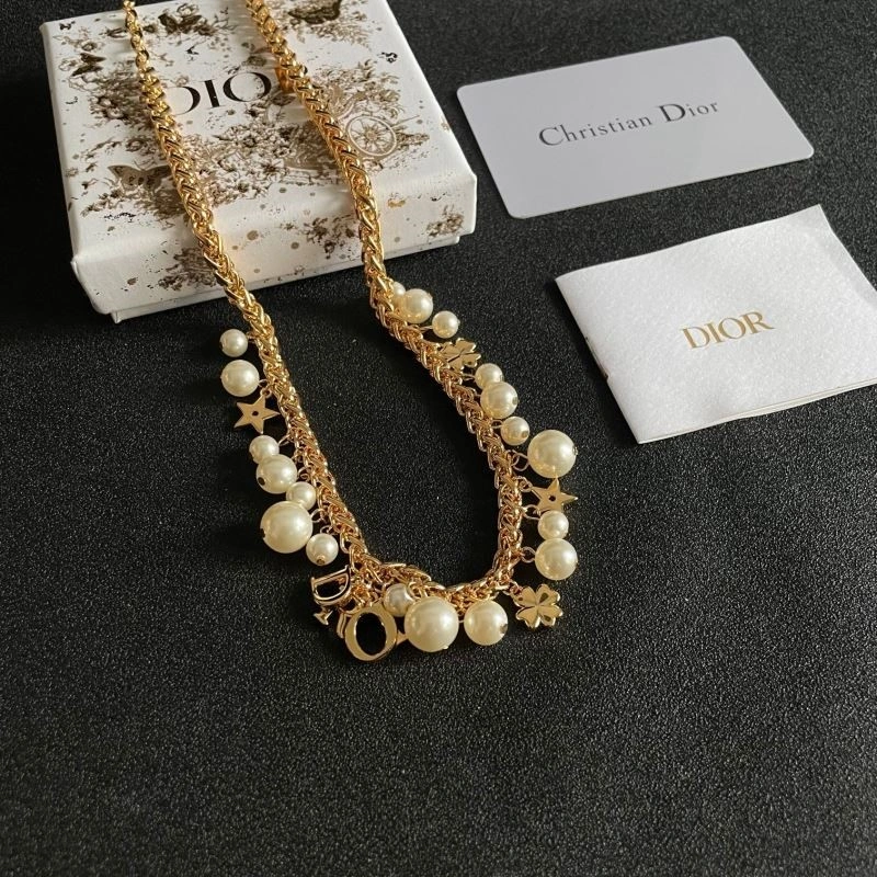 Low-cost Christian Dior Necklaces