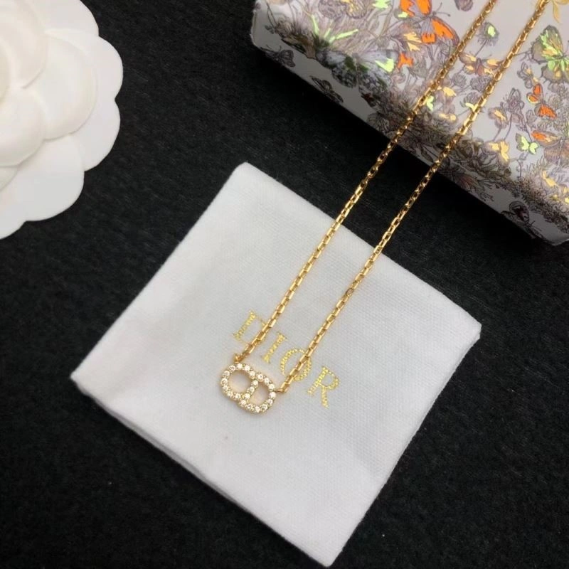 Accurate model Christian Dior Necklaces