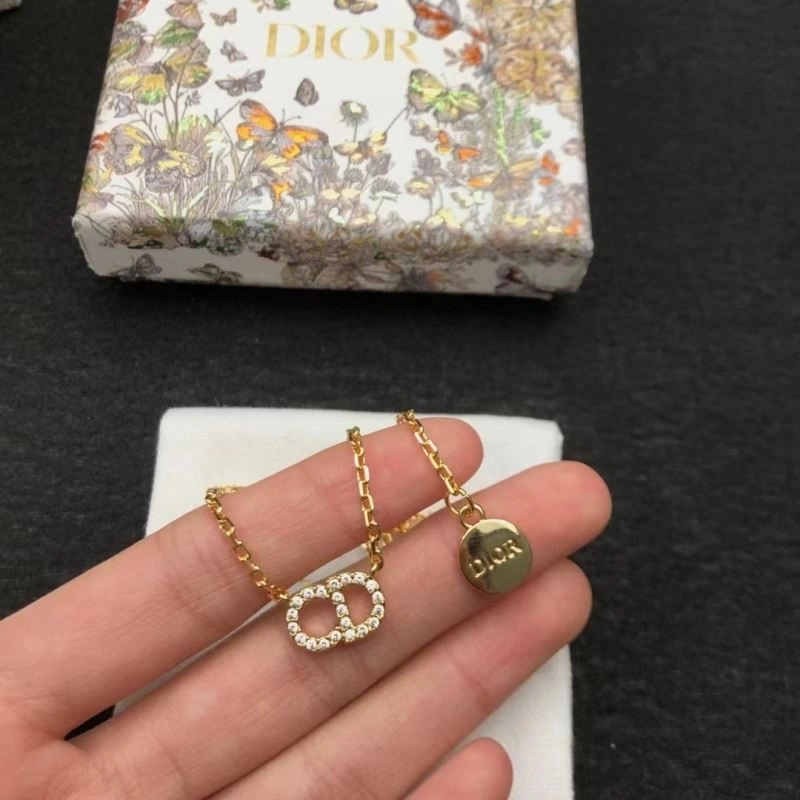 Accurate model Christian Dior Necklaces