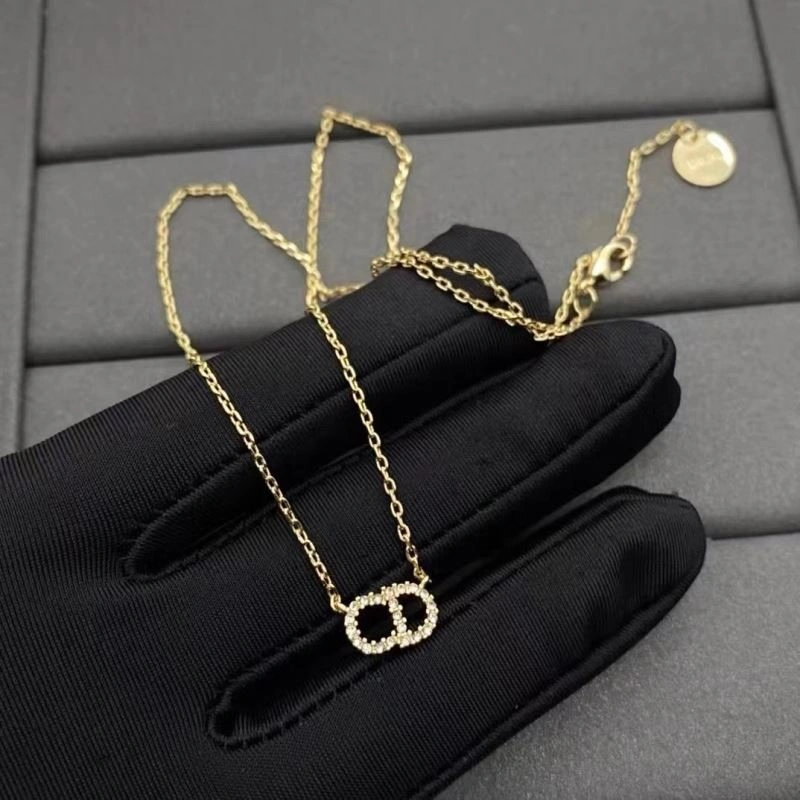 Accurate model Christian Dior Necklaces