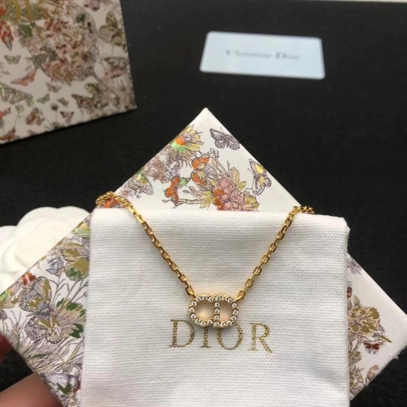 Accurate model Christian Dior Necklaces