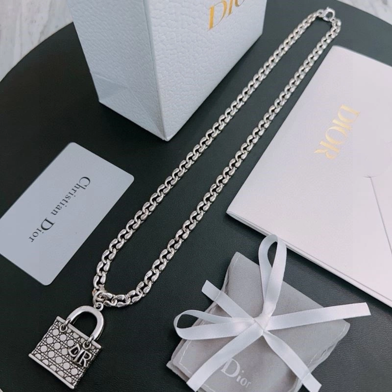 Bargain Christian Dior Necklaces