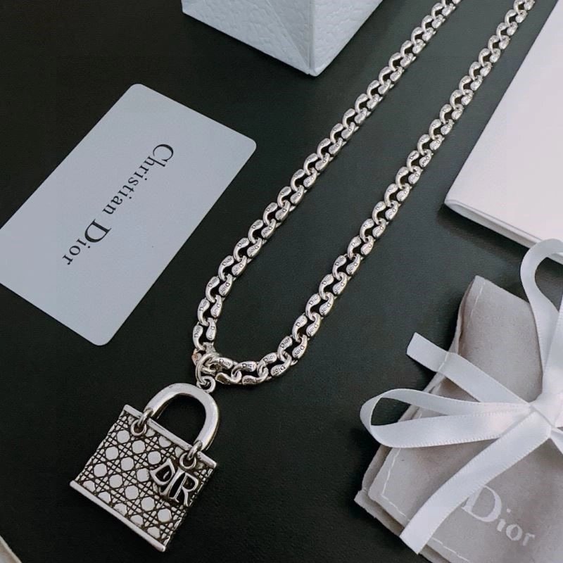 Bargain Christian Dior Necklaces