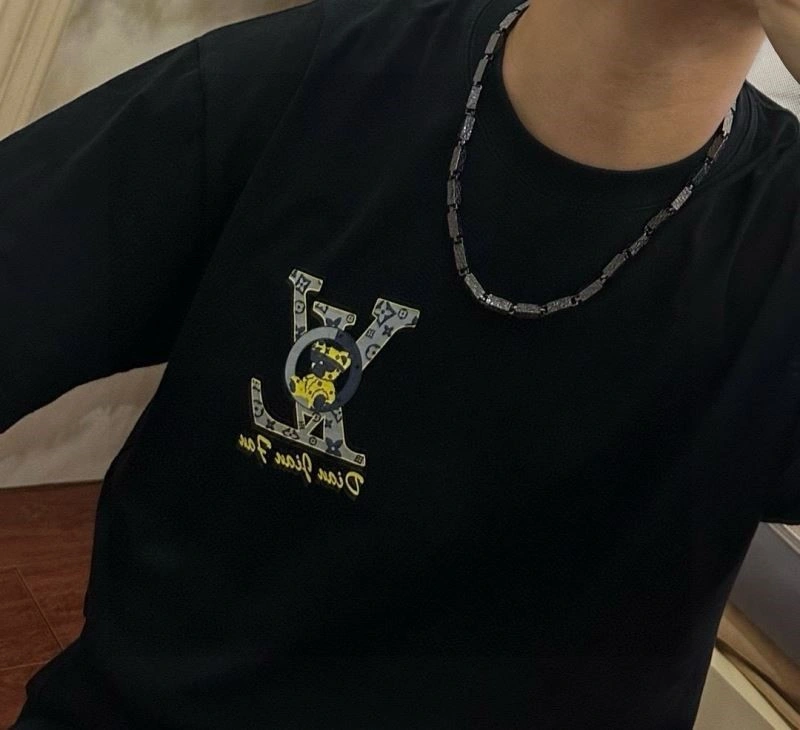 Accurate model Christian Dior Necklaces