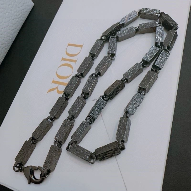 Accurate model Christian Dior Necklaces