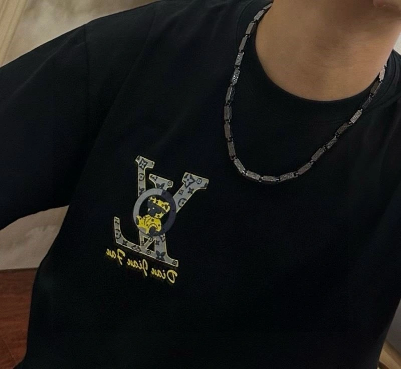 Accurate model Christian Dior Necklaces