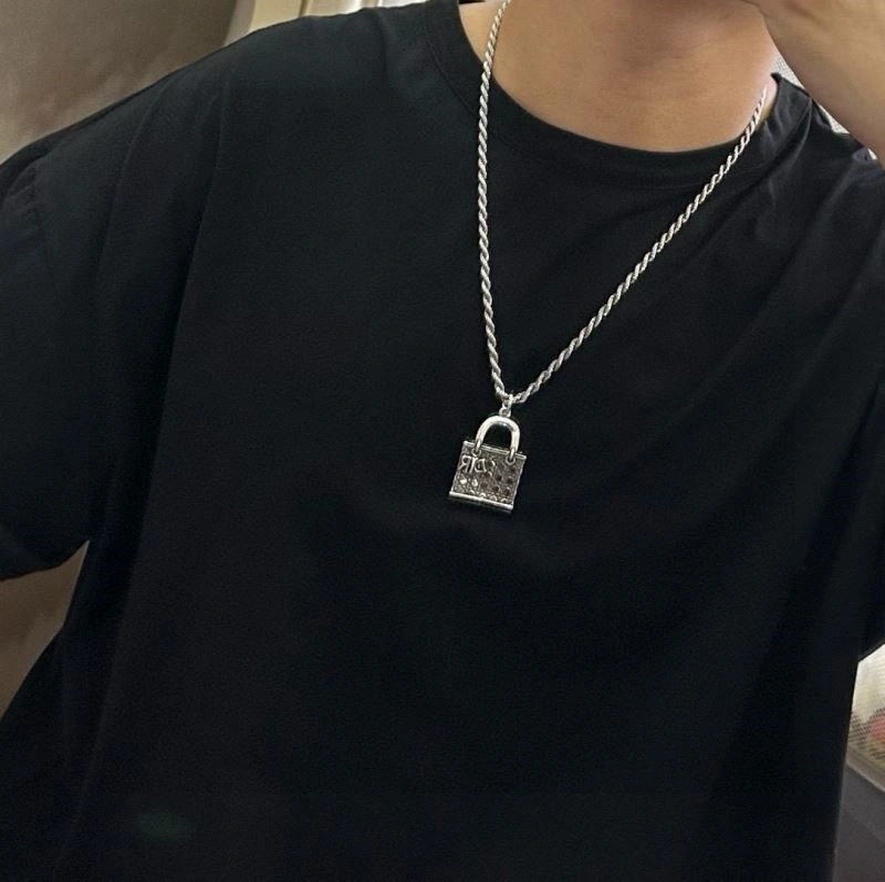 Official Christian Dior Necklaces