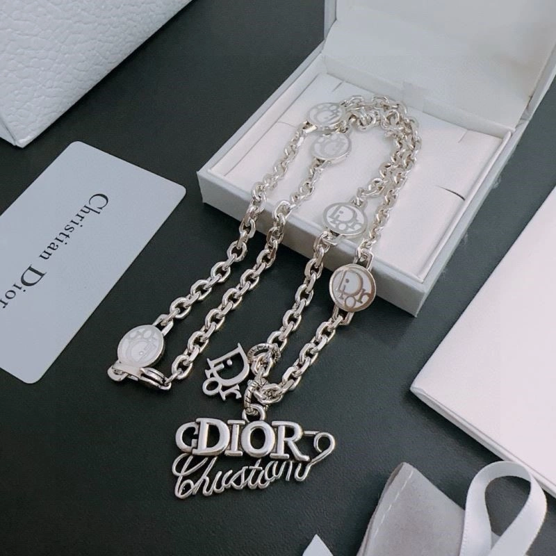 Low-cost Christian Dior Necklaces