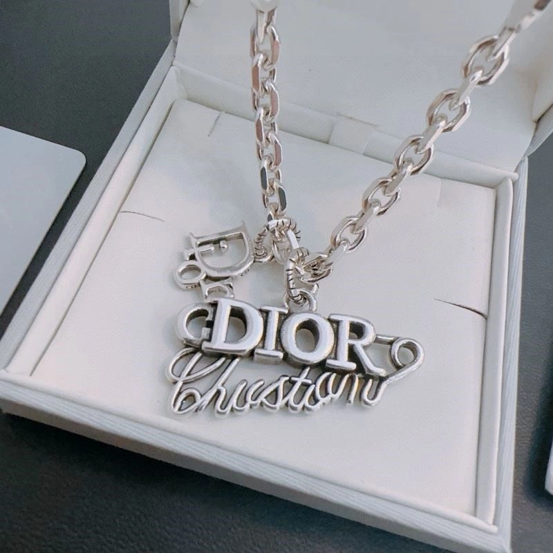 Low-cost Christian Dior Necklaces