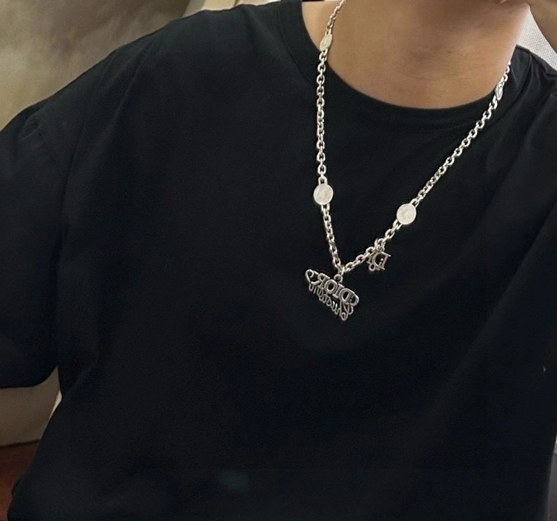 Low-cost Christian Dior Necklaces
