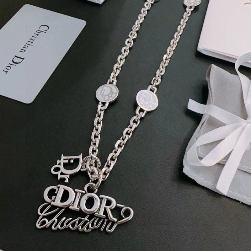 Low-cost Christian Dior Necklaces