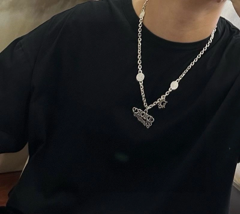 Low-cost Christian Dior Necklaces