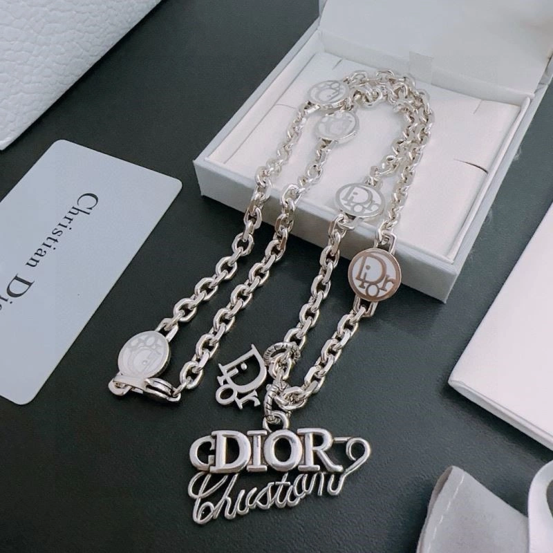 Low-cost Christian Dior Necklaces