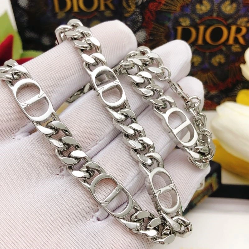 Economical Christian Dior Necklaces