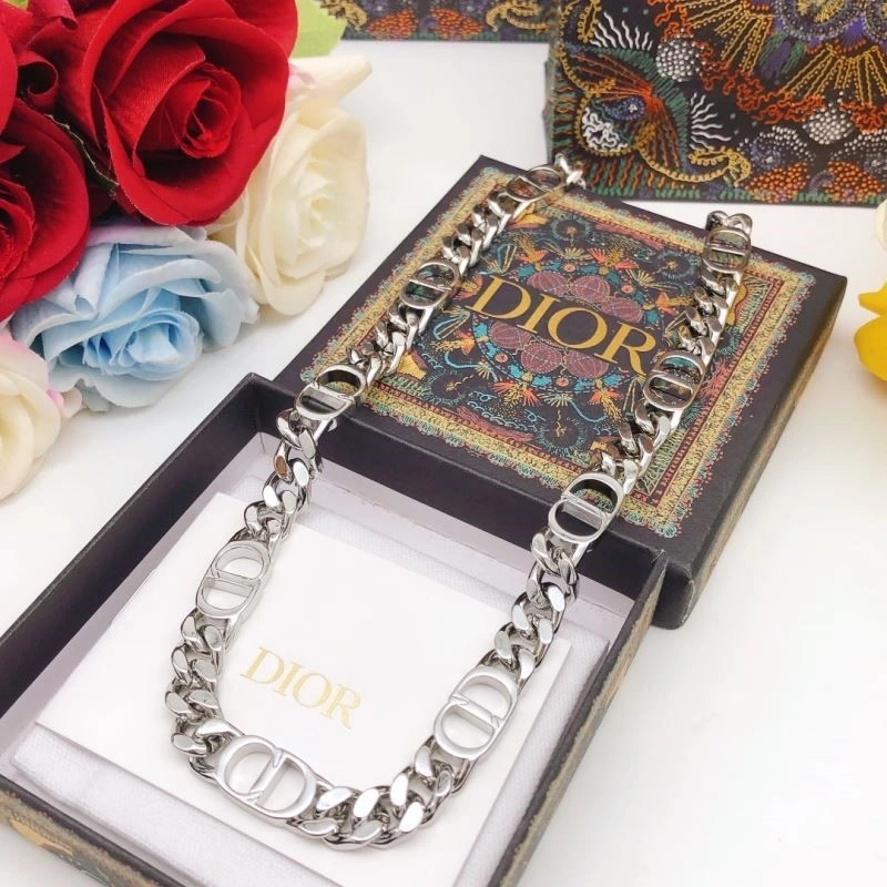 Economical Christian Dior Necklaces