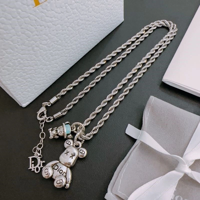 Top match Christian Dior Necklaces