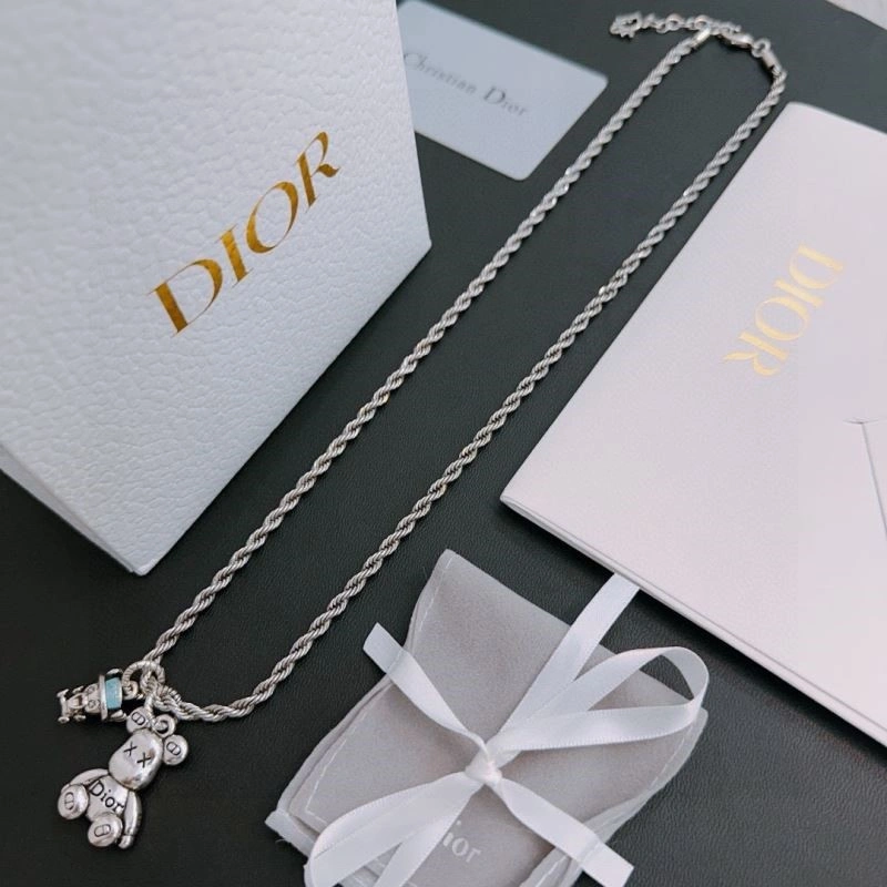Top match Christian Dior Necklaces