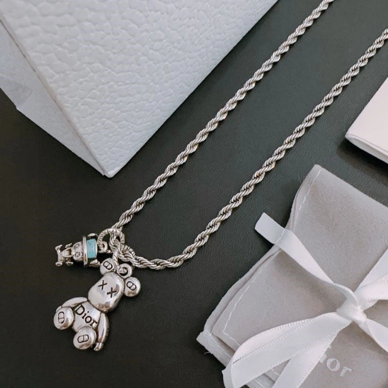 Top match Christian Dior Necklaces