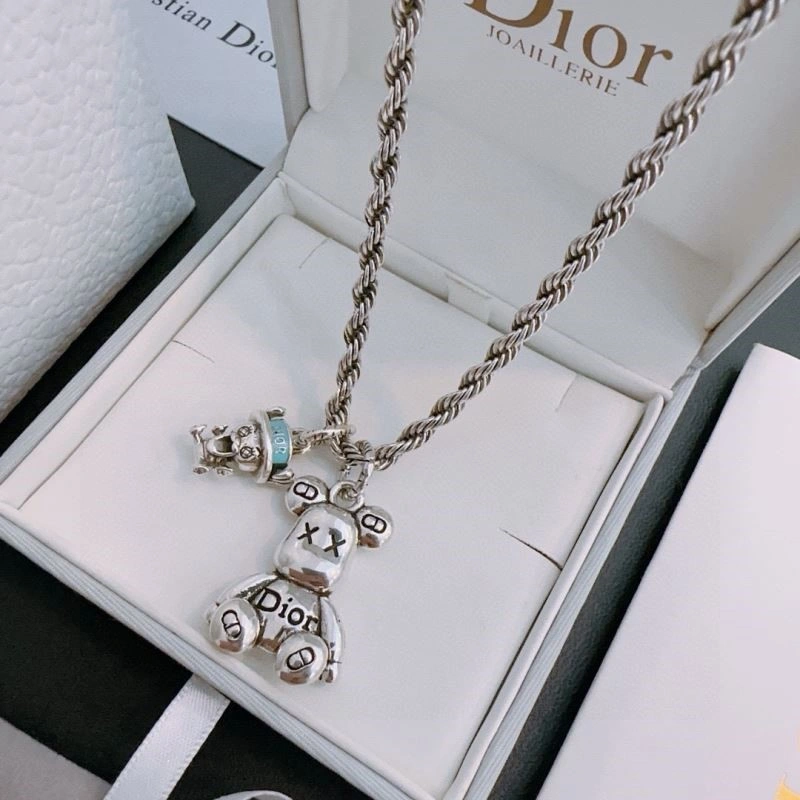 Top match Christian Dior Necklaces