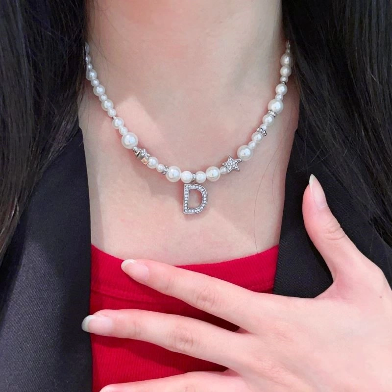 Low-cost Christian Dior Necklaces