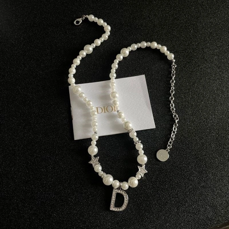 Low-cost Christian Dior Necklaces