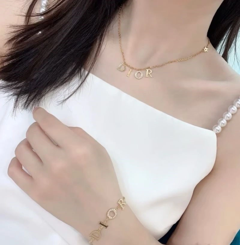 Factory-made Christian Dior Necklaces