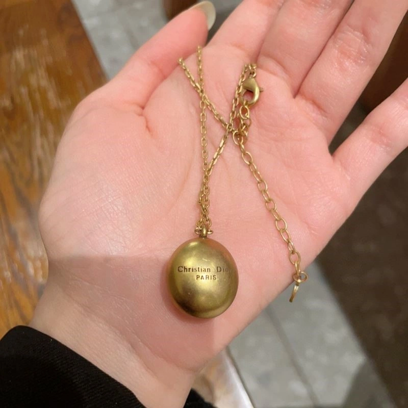 Top mirror Christian Dior Necklaces
